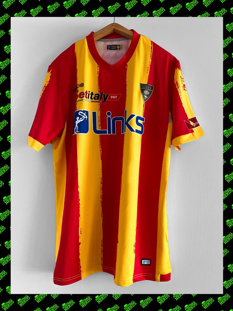 Maglie-serie-a-2022-2023-Lecce_Home